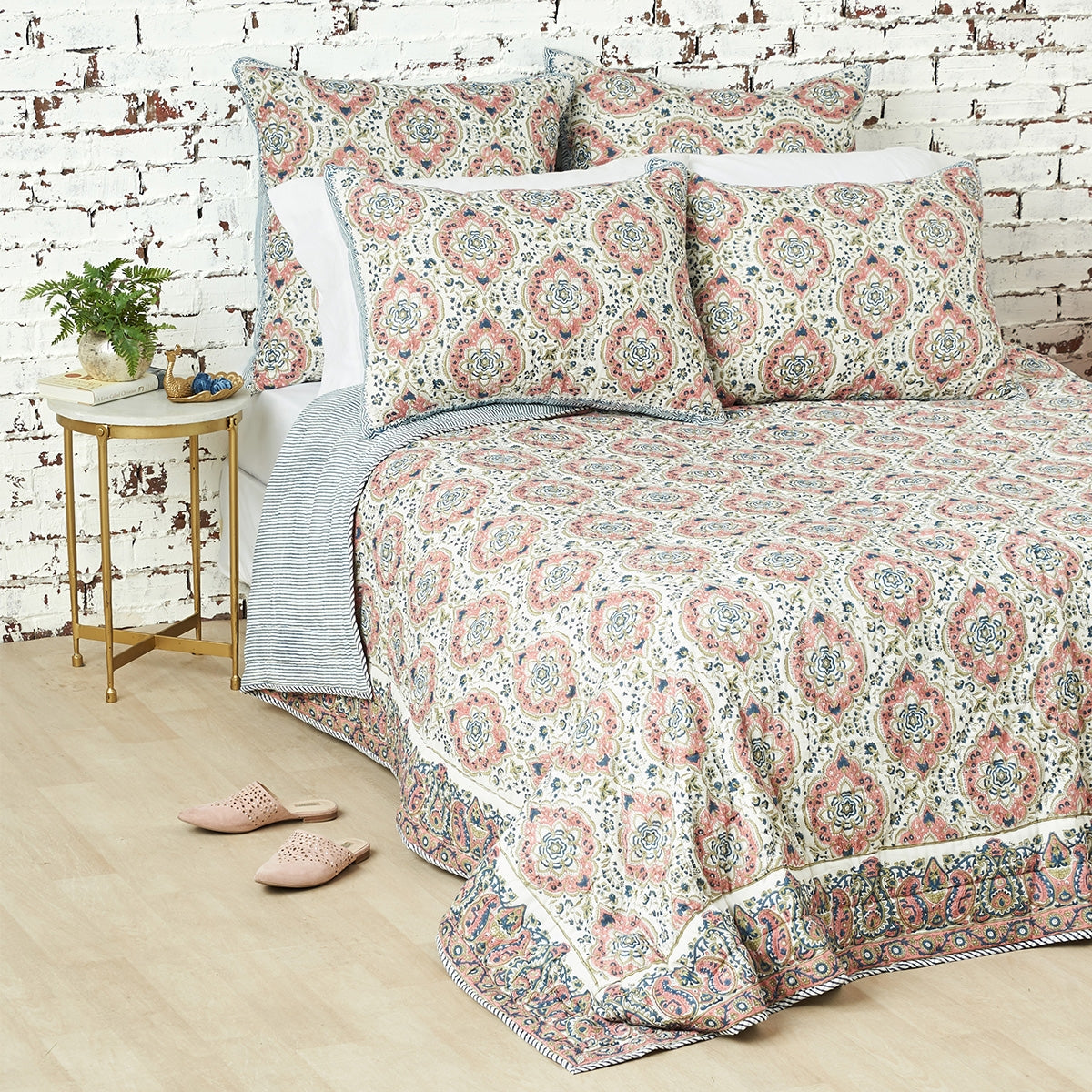 Carol & Frank Freddie Hibiscus King Quilt – Montana Rustic Accents